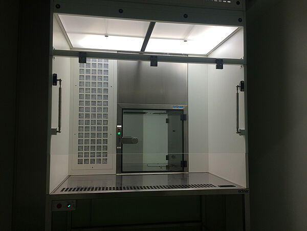 Material Transfer Hatch Active L: Ortner Group