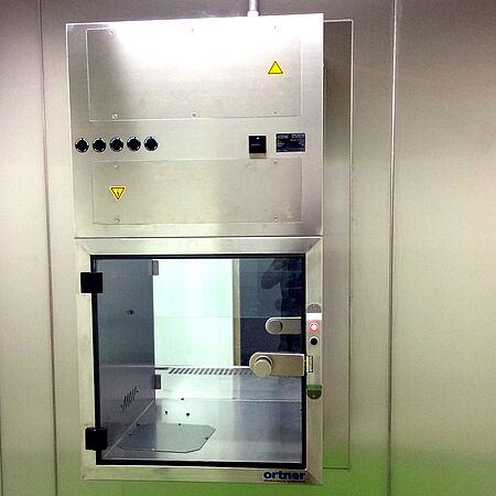 Material Transfer Hatch Active L: Ortner Group