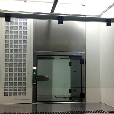 Material Transfer Hatch Active L: Ortner Group