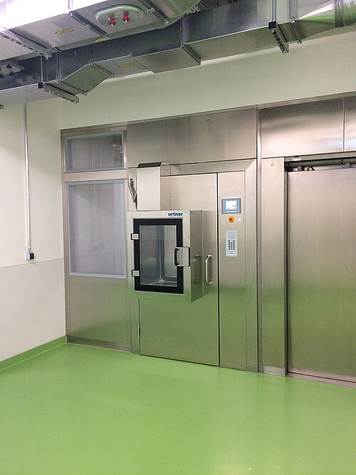 Material Transfer Hatch Active L: Ortner Group